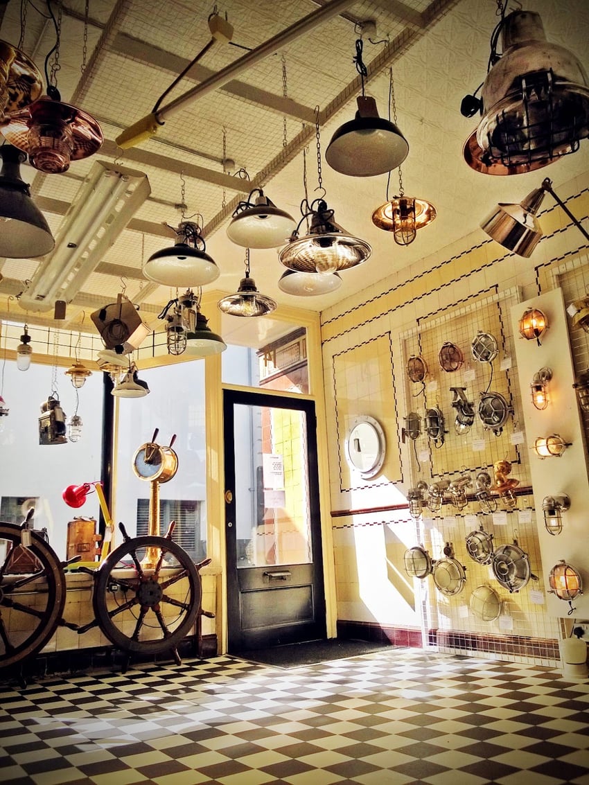 Starting A Lighting Store and Growing To $35,000 Per Month - Starter