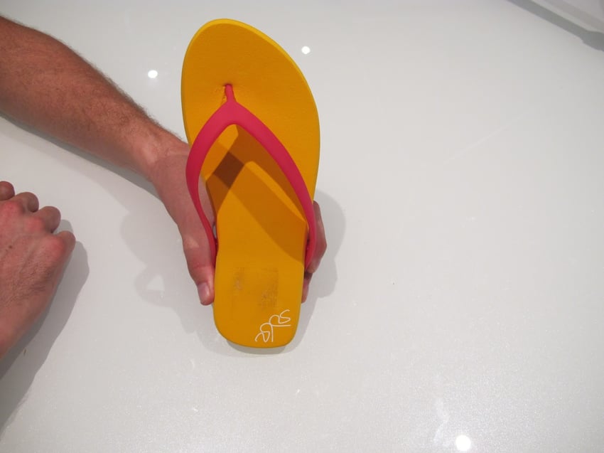 How I Built A $300K/Year Online Flip Flop Shop - Starter Story